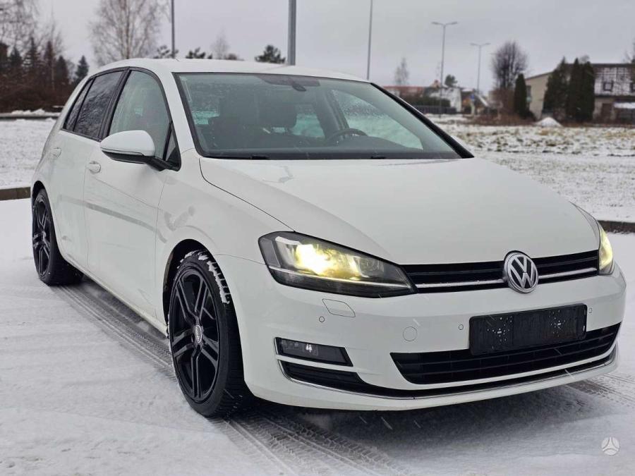 White Volkswagen Golf 2014 in Rokiskis, with an engine capacity of 1.40 L and mileage of 140 thousand km for 4650 €, photo 5 on AUTOMOTO.COM.LV