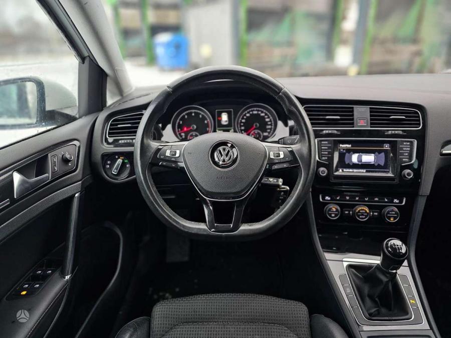 White Volkswagen Golf 2014 in Rokiskis, with an engine capacity of 1.40 L and mileage of 140 thousand km for 4650 €, photo 16 on AUTOMOTO.COM.LV