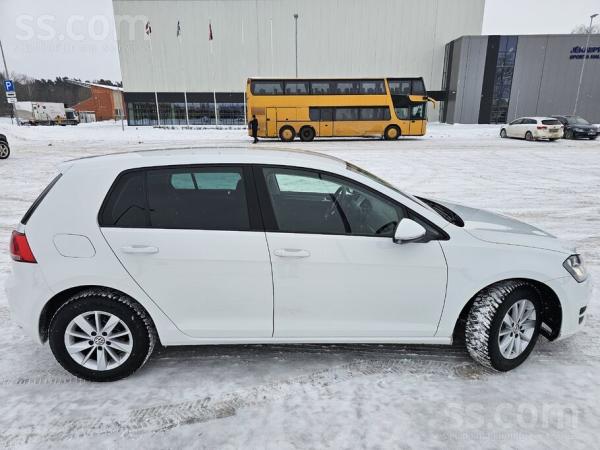 White Volkswagen Golf 2014 in Riga, with an engine capacity of 1.20 L and mileage of 57 thousand km for 8700 €, photo 4 on AUTOMOTO.COM.LV