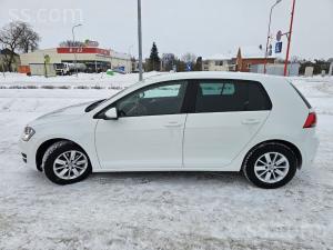 White Volkswagen Golf 2014 in Riga, with an engine capacity of 1.20 L and mileage of 57 thousand km for 8700 €, photo 8 on AUTOMOTO.COM.LV