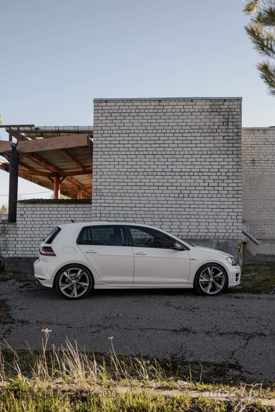 White Volkswagen Golf 2014 in Tallinn, with an engine capacity of 2.00 L and mileage of 167 thousand km for 21200 €, photo 7 on AUTOMOTO.COM.LV