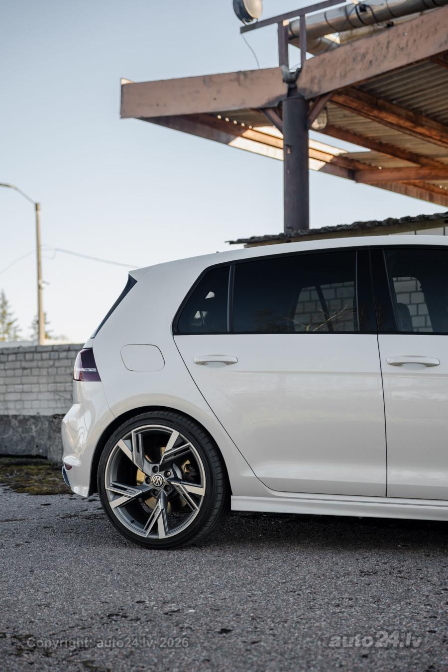 White Volkswagen Golf 2014 in Tallinn, with an engine capacity of 2.00 L and mileage of 167 thousand km for 21200 €, photo 13 on AUTOMOTO.COM.LV