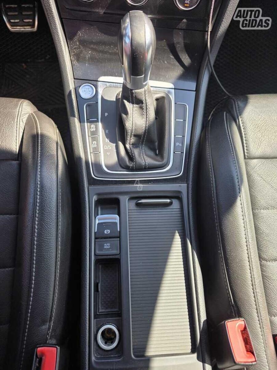 White Volkswagen Golf 2014 in Kaunas, with an engine capacity of 2.00 L and mileage of 304 thousand km for 11000 €, photo 8 on AUTOMOTO.COM.LV
