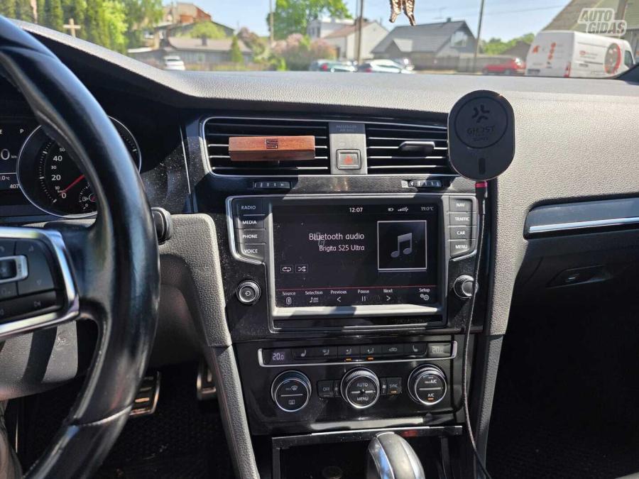 White Volkswagen Golf 2014 in Kaunas, with an engine capacity of 2.00 L and mileage of 304 thousand km for 11000 €, photo 9 on AUTOMOTO.COM.LV
