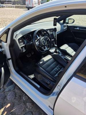 White Volkswagen Golf 2014 in Kaunas, with an engine capacity of 2.00 L and mileage of 304 thousand km for 11000 €, photo 10 on AUTOMOTO.COM.LV