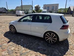 White Volkswagen Golf 2014 in Kaunas, with an engine capacity of 2.00 L and mileage of 304 thousand km for 11000 €, photo 11 on AUTOMOTO.COM.LV