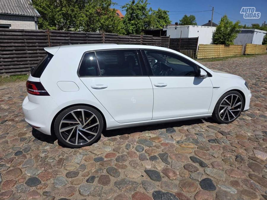 White Volkswagen Golf 2014 in Kaunas, with an engine capacity of 2.00 L and mileage of 304 thousand km for 11000 €, photo 14 on AUTOMOTO.COM.LV