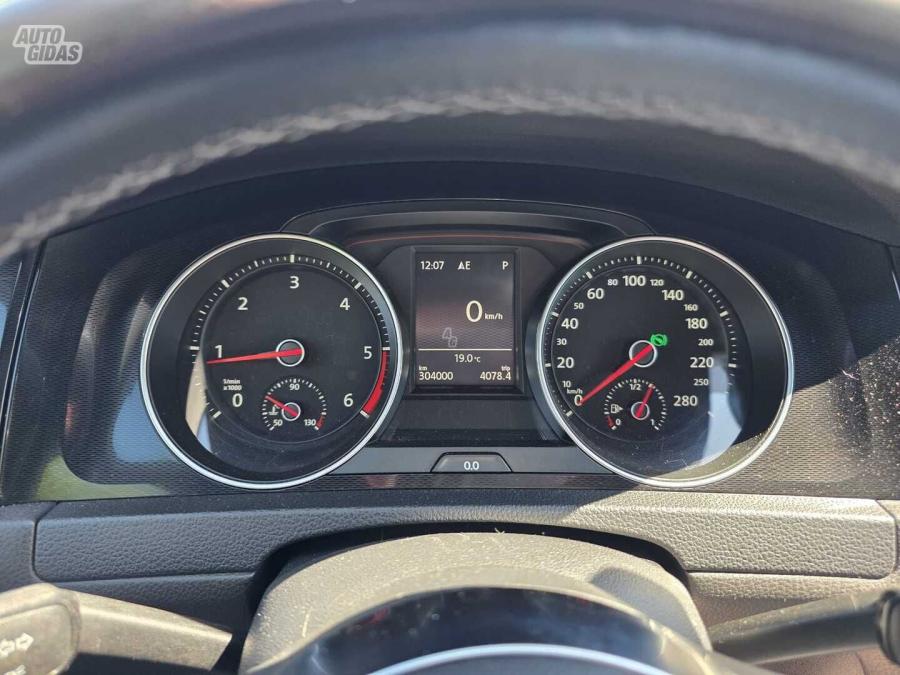 White Volkswagen Golf 2014 in Kaunas, with an engine capacity of 2.00 L and mileage of 304 thousand km for 11000 €, photo 16 on AUTOMOTO.COM.LV
