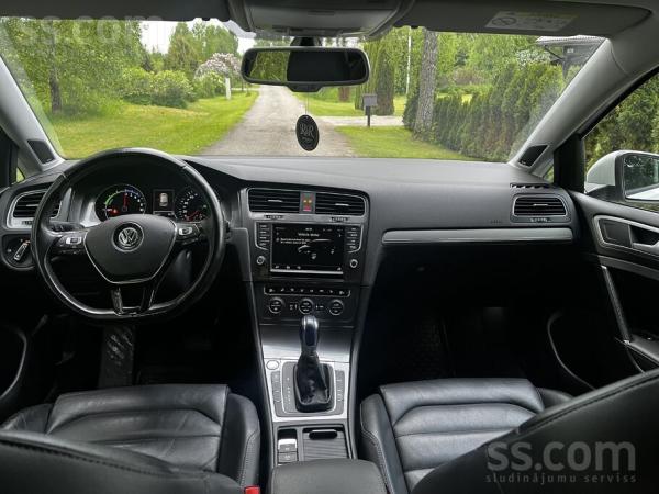 White Volkswagen Golf 2014 in Riga, with an engine capacity of 1.60 L and mileage of 125 thousand km for 8500 €, photo 9 on AUTOMOTO.COM.LV