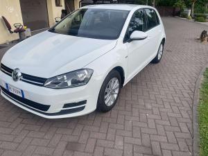 White Volkswagen Golf 2014 in Siauliai, with an engine capacity of 1.60 L and mileage of 176 thousand km for 7200 €, photo  on AUTOMOTO.COM.LV