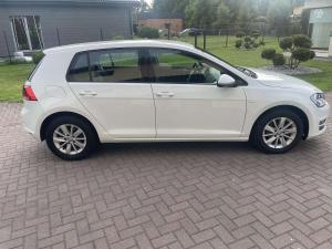 White Volkswagen Golf 2014 in Siauliai, with an engine capacity of 1.60 L and mileage of 176 thousand km for 7200 €, photo 6 on AUTOMOTO.COM.LV