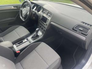 White Volkswagen Golf 2014 in Siauliai, with an engine capacity of 1.60 L and mileage of 176 thousand km for 7200 €, photo 9 on AUTOMOTO.COM.LV