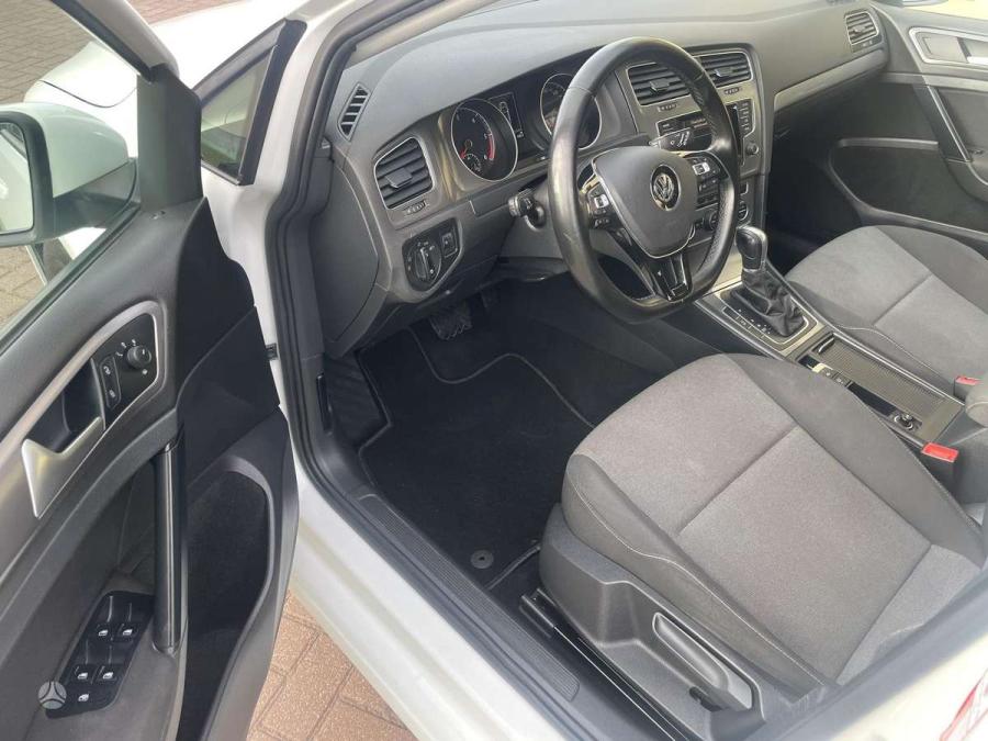 White Volkswagen Golf 2014 in Siauliai, with an engine capacity of 1.60 L and mileage of 176 thousand km for 7200 €, photo 10 on AUTOMOTO.COM.LV