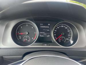 White Volkswagen Golf 2014 in Siauliai, with an engine capacity of 1.60 L and mileage of 176 thousand km for 7200 €, photo 11 on AUTOMOTO.COM.LV