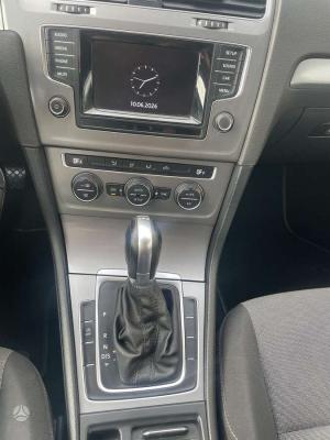 White Volkswagen Golf 2014 in Siauliai, with an engine capacity of 1.60 L and mileage of 176 thousand km for 7200 €, photo 12 on AUTOMOTO.COM.LV