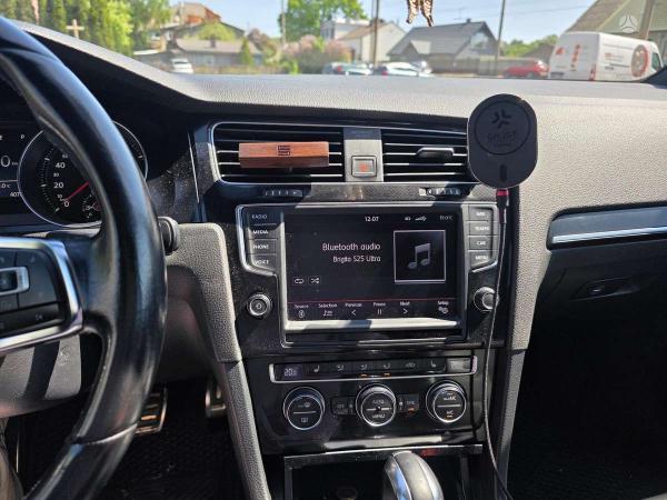 White Volkswagen Golf 2014 in Kaunas, with an engine capacity of 1.97 L and mileage of 304 thousand km for 10500 €, photo 4 on AUTOMOTO.COM.LV
