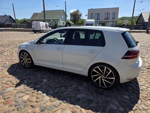 White Volkswagen Golf 2014 in Kaunas, with an engine capacity of 1.97 L and mileage of 304 thousand km for 10500 €, photo 6 on AUTOMOTO.COM.LV