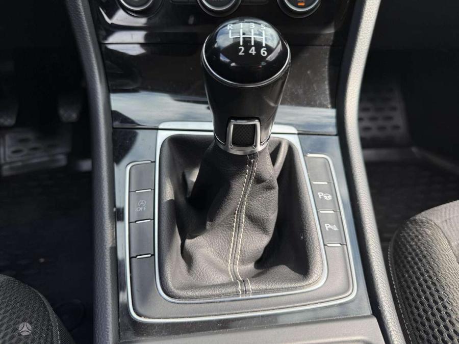 Balts Volkswagen Golf 2014 Marijampole, ar dzinēja tilpumu 1.97 L un nobraukumu 215 tūkst. km par 6450 €, foto 23 vietnē AUTOMOTO.COM.LV