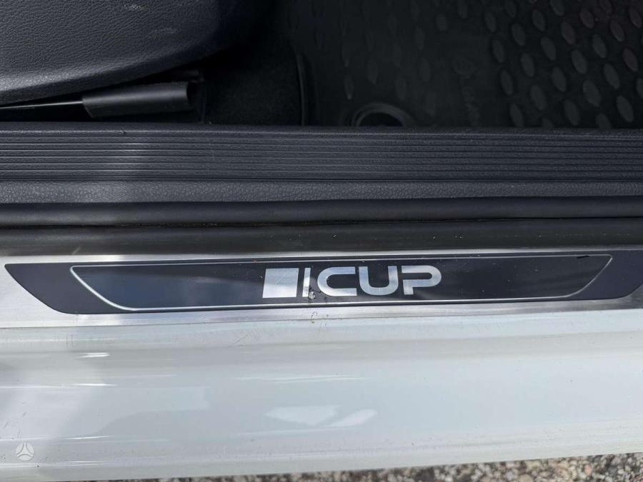Balts Volkswagen Golf 2014 Marijampole, ar dzinēja tilpumu 1.97 L un nobraukumu 215 tūkst. km par 6450 €, foto 25 vietnē AUTOMOTO.COM.LV