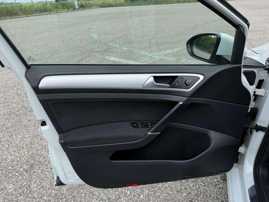 Balts Volkswagen Golf 2014 Marijampole, ar dzinēja tilpumu 1.97 L un nobraukumu 215 tūkst. km par 6450 €, foto 32 vietnē AUTOMOTO.COM.LV