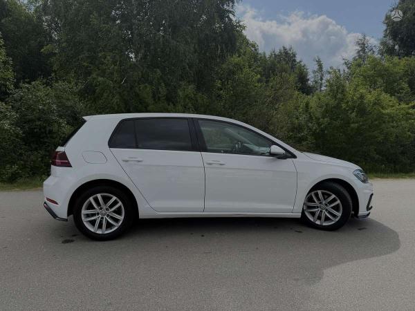 White Volkswagen Golf 2014 in Siauliai, with an engine capacity of 1.60 L and mileage of 240 thousand km for 6200 €, photo 4 on AUTOMOTO.COM.LV