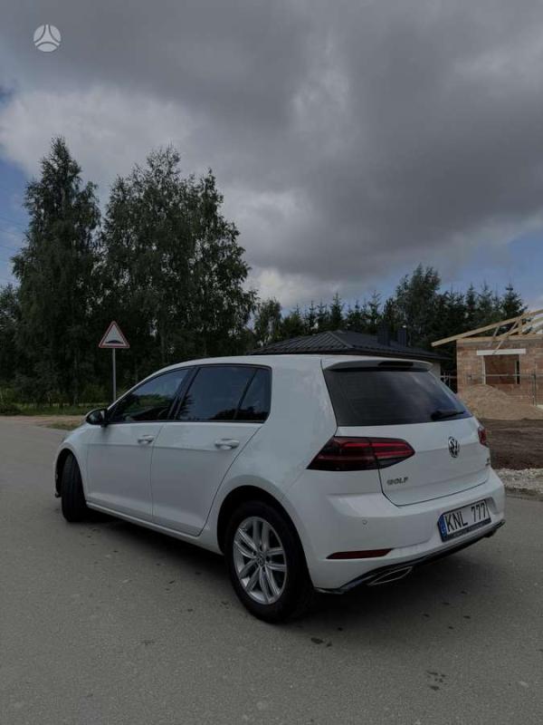 White Volkswagen Golf 2014 in Siauliai, with an engine capacity of 1.60 L and mileage of 240 thousand km for 6200 €, photo 5 on AUTOMOTO.COM.LV