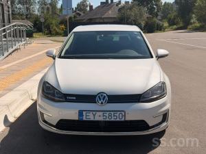 White Volkswagen Golf 2014 in Riga, with an engine capacity of 1.60 L and mileage of 121 thousand km for 9900 €, photo 3 on AUTOMOTO.COM.LV