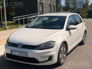 White Volkswagen Golf 2014 in Riga, with an engine capacity of 1.60 L and mileage of 121 thousand km for 9900 €, photo 4 on AUTOMOTO.COM.LV