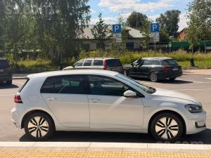 White Volkswagen Golf 2014 in Riga, with an engine capacity of 1.60 L and mileage of 121 thousand km for 9900 €, photo 5 on AUTOMOTO.COM.LV