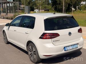 White Volkswagen Golf 2014 in Riga, with an engine capacity of 1.60 L and mileage of 121 thousand km for 9900 €, photo 7 on AUTOMOTO.COM.LV