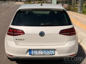 White Volkswagen Golf 2014 in Riga, with an engine capacity of 1.60 L and mileage of 121 thousand km for 9900 €, photo 8 on AUTOMOTO.COM.LV