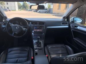 White Volkswagen Golf 2014 in Riga, with an engine capacity of 1.60 L and mileage of 121 thousand km for 9900 €, photo 11 on AUTOMOTO.COM.LV