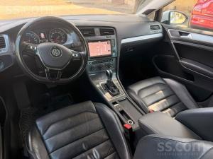 White Volkswagen Golf 2014 in Riga, with an engine capacity of 1.60 L and mileage of 121 thousand km for 9900 €, photo 12 on AUTOMOTO.COM.LV