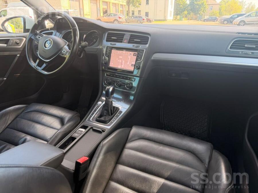 White Volkswagen Golf 2014 in Riga, with an engine capacity of 1.60 L and mileage of 121 thousand km for 9900 €, photo 13 on AUTOMOTO.COM.LV