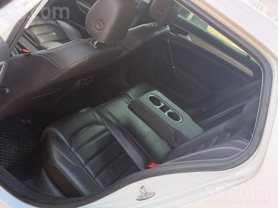 White Volkswagen Golf 2014 in Riga, with an engine capacity of 1.60 L and mileage of 121 thousand km for 9900 €, photo 14 on AUTOMOTO.COM.LV