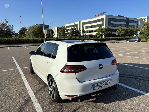White Volkswagen Golf 2014 in Vilnius, with an engine capacity of 2.00 L and mileage of 230 thousand km for 11499 €, photo 3 on AUTOMOTO.COM.LV