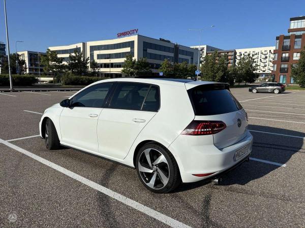 White Volkswagen Golf 2014 in Vilnius, with an engine capacity of 2.00 L and mileage of 230 thousand km for 11499 €, photo 4 on AUTOMOTO.COM.LV