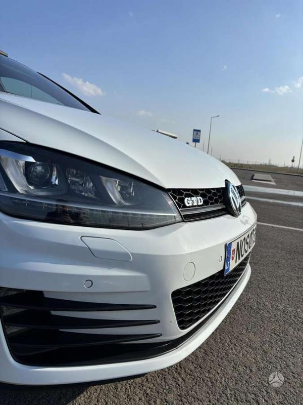 White Volkswagen Golf 2014 in Vilnius, with an engine capacity of 2.00 L and mileage of 230 thousand km for 11499 €, photo 10 on AUTOMOTO.COM.LV