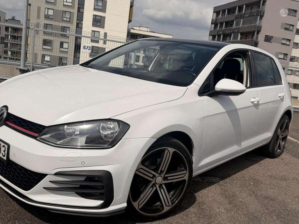 White Volkswagen Golf 2014 in Vilnius, with an engine capacity of 1.60 L and mileage of 203 thousand km for 6000 €, photo 10 on AUTOMOTO.COM.LV