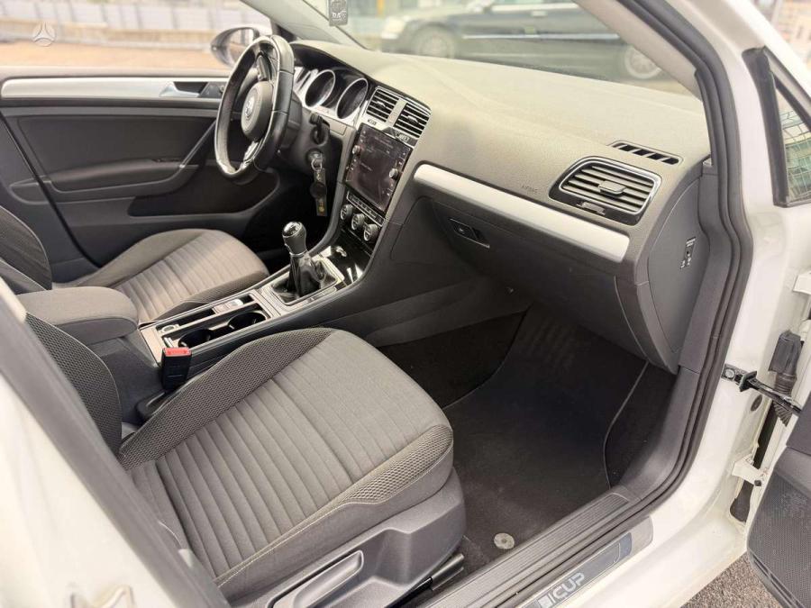 Balts Volkswagen Golf 2014 Viļņa, ar dzinēja tilpumu 1.60 L un nobraukumu 203 tūkst. km par 6000 €, foto 19 vietnē AUTOMOTO.COM.LV