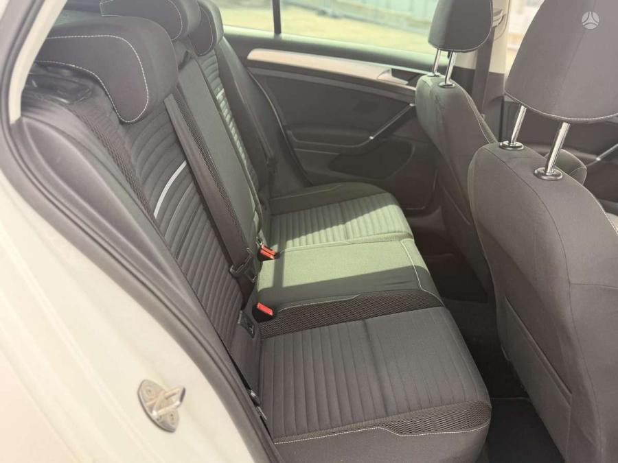 Balts Volkswagen Golf 2014 Viļņa, ar dzinēja tilpumu 1.60 L un nobraukumu 203 tūkst. km par 6000 €, foto 21 vietnē AUTOMOTO.COM.LV