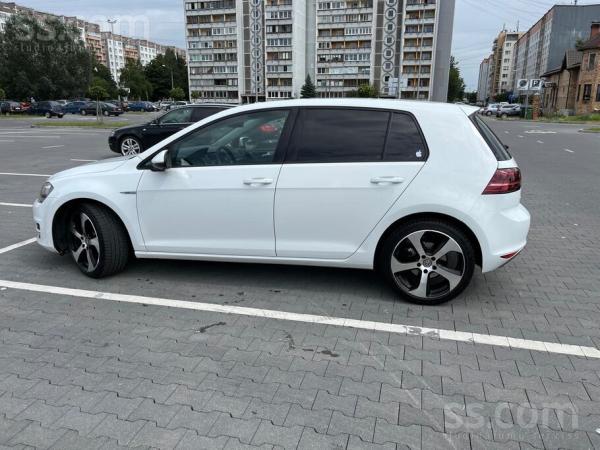 White Volkswagen Golf 2014 in Riga, with an engine capacity of 1.60 L and mileage of 252 thousand km for 6000 €, photo 3 on AUTOMOTO.COM.LV