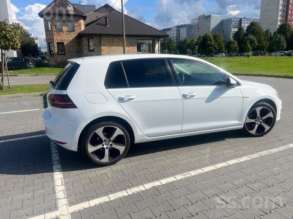 White Volkswagen Golf 2014 in Riga, with an engine capacity of 1.60 L and mileage of 252 thousand km for 5100 €, photo 7 on AUTOMOTO.COM.LV