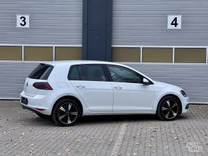 White Volkswagen Golf 2014 in Kretinga, with an engine capacity of 1.60 L and mileage of 232 thousand km for 7000 €, photo 8 on AUTOMOTO.COM.LV