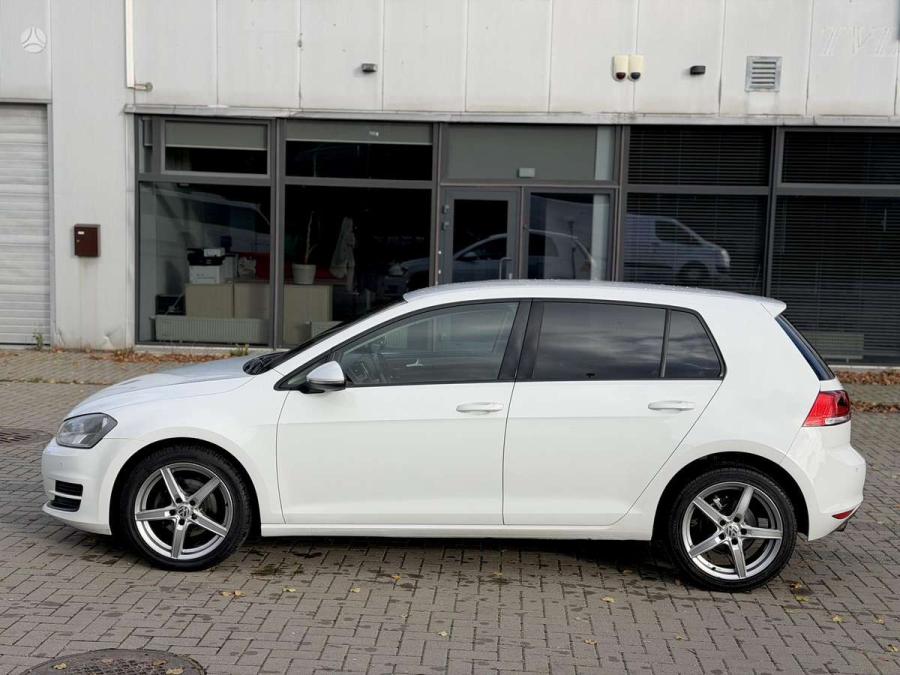 White Volkswagen Golf 2014 in Vilnius, with an engine capacity of 0.00 L and mileage of 288 thousand km for 6500 €, photo 7 on AUTOMOTO.COM.LV