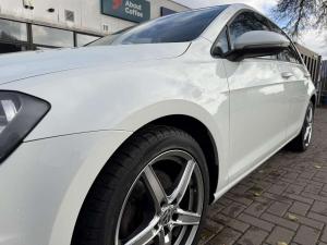 White Volkswagen Golf 2014 in Vilnius, with an engine capacity of 0.00 L and mileage of 288 thousand km for 6500 €, photo 10 on AUTOMOTO.COM.LV