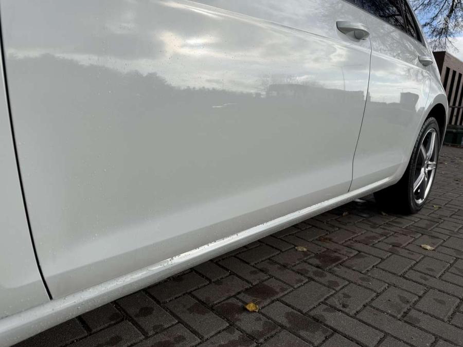 White Volkswagen Golf 2014 in Vilnius, with an engine capacity of 0.00 L and mileage of 288 thousand km for 6500 €, photo 11 on AUTOMOTO.COM.LV