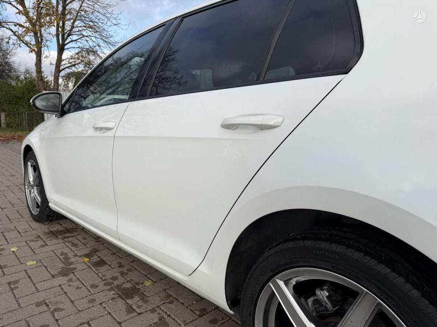 White Volkswagen Golf 2014 in Vilnius, with an engine capacity of 0.00 L and mileage of 288 thousand km for 6500 €, photo 12 on AUTOMOTO.COM.LV