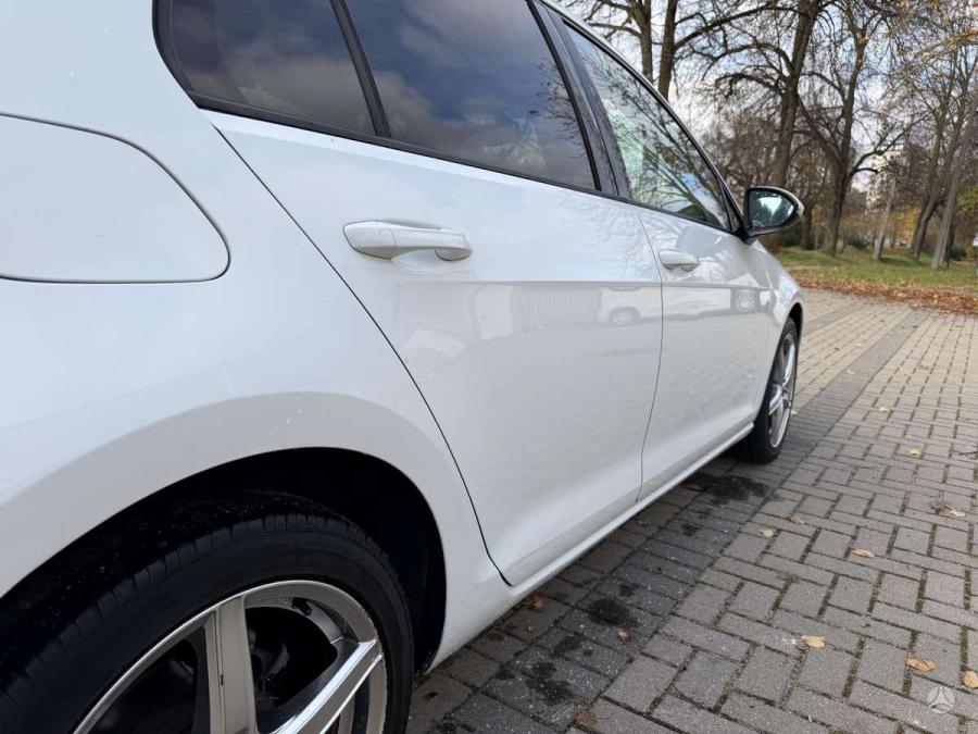 White Volkswagen Golf 2014 in Vilnius, with an engine capacity of 0.00 L and mileage of 288 thousand km for 6500 €, photo 14 on AUTOMOTO.COM.LV