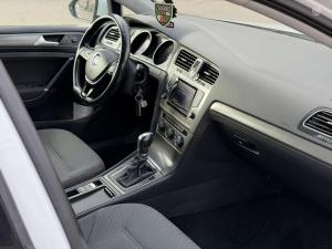 White Volkswagen Golf 2014 in Vilnius, with an engine capacity of 0.00 L and mileage of 288 thousand km for 6500 €, photo 17 on AUTOMOTO.COM.LV